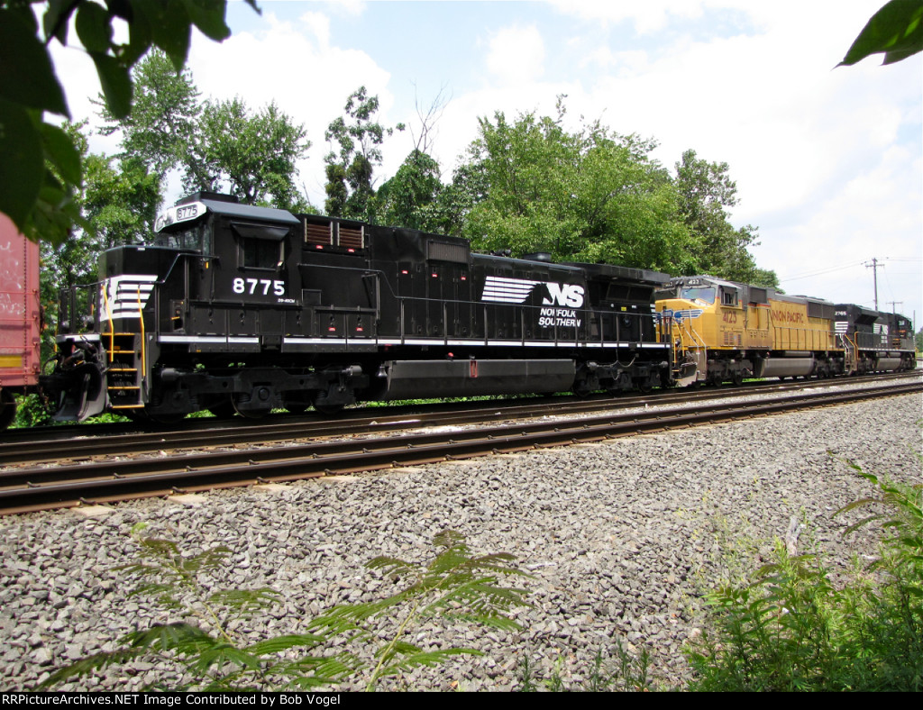 NS 8775, UP 4123, NS 2765